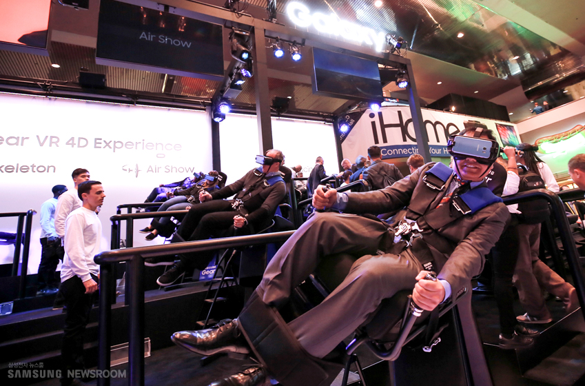 VR, 이제 360도·4D로 즐긴다! 사진으로 보는 삼성 갤럭시 스튜디오 이모저모 – Samsung Newsroom Korea