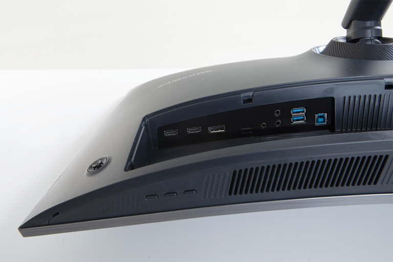 게이머를 위한 QLED 게이밍 모니터 CHG70 ① 개봉해 보았습니다 – Samsung Newsroom Korea