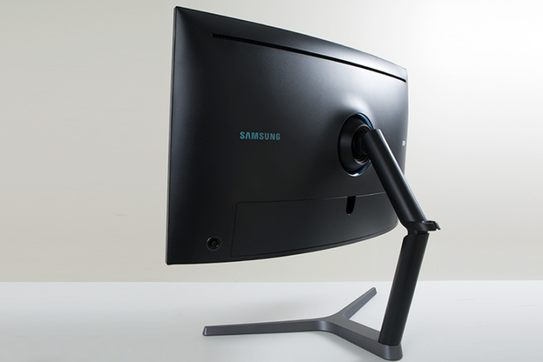 게이머를 위한 QLED 게이밍 모니터 CHG70 ① 개봉해 보았습니다 – Samsung Newsroom Korea